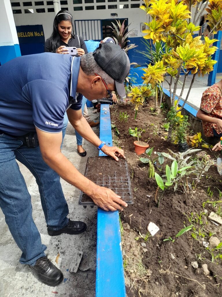 Comité de la Cuenca Hidrográfica No. 142 Conmemora la Fiesta del Árbol ...