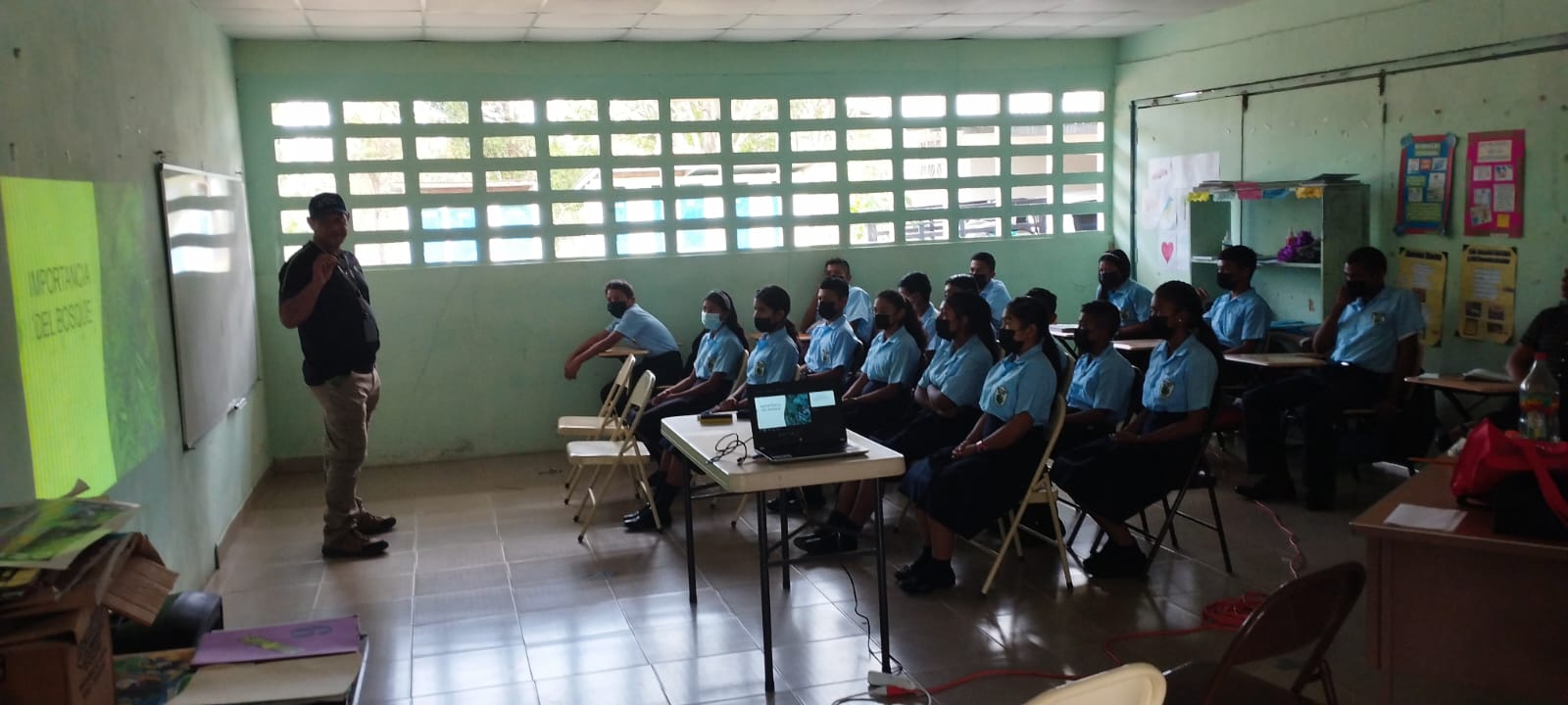 Estudiantes del Centro Educativo El Macano en Coclé se benefician de ...