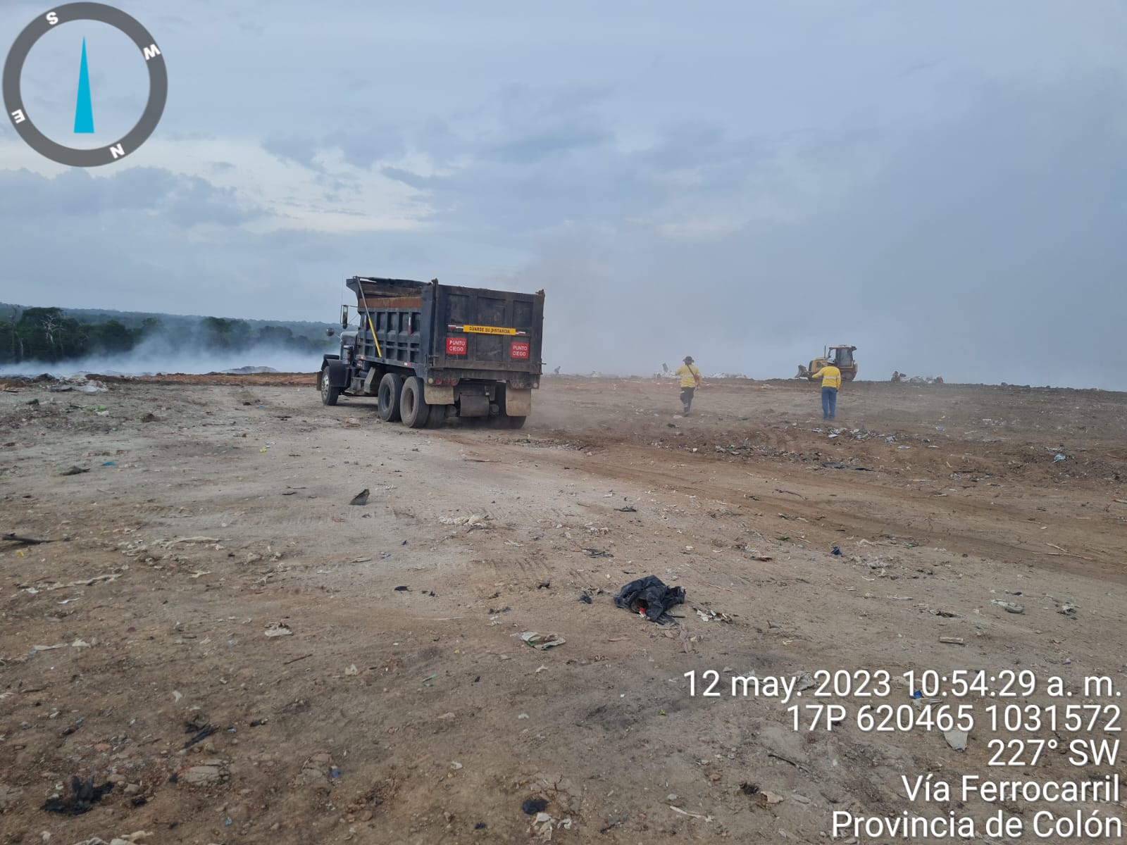 MiAMBIENTE avalúa incidencias por Incendio en el vertedero municipal de ...