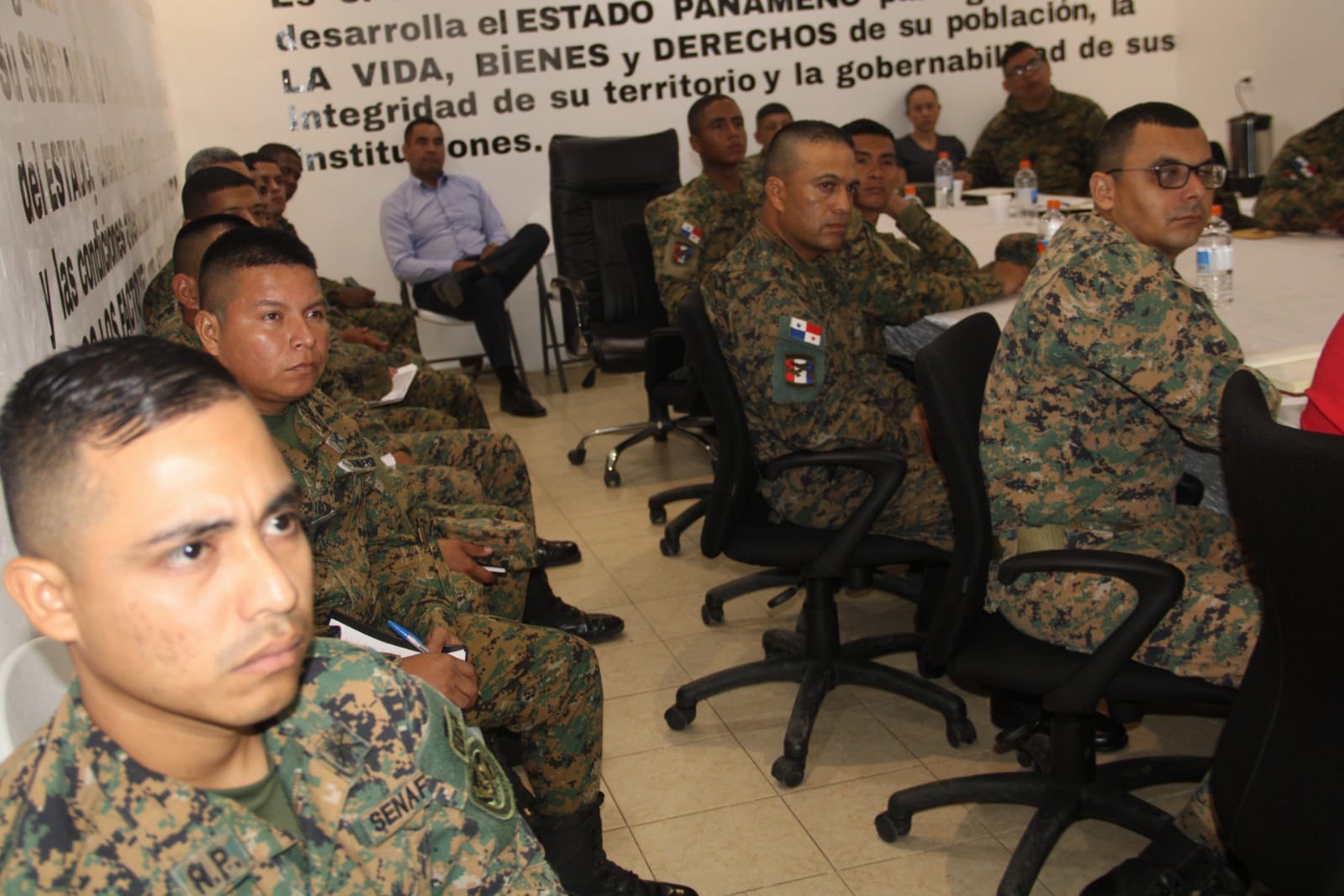 MiAMBIENTE capacita a unidades de SENAFRONT - MiAmbiente