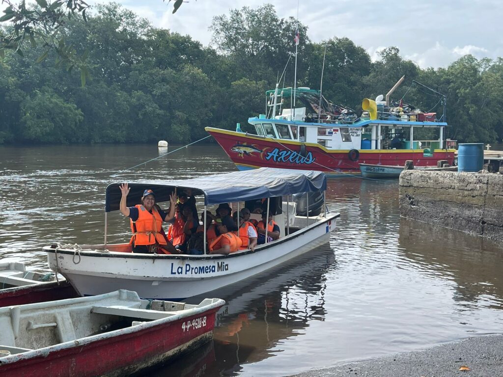 Realizan limpieza de la playa en Isla Bajo Pipón - MiAmbiente