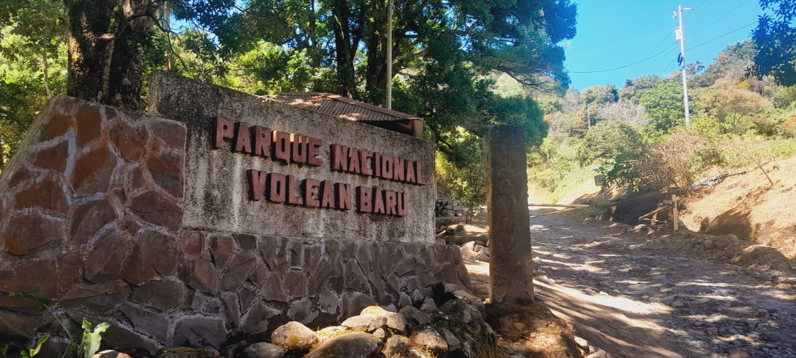 Anuncio especial para turismo de senderismo dentro del Parque Nacional ...