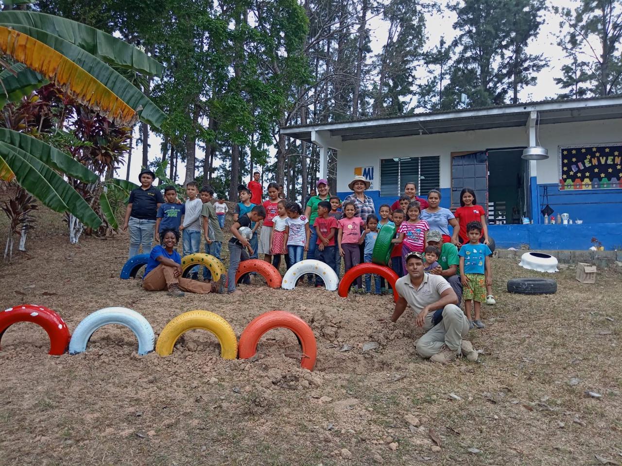 Parque Infantil Fabricado Con Materiales Reciclados Tomás Marisco On